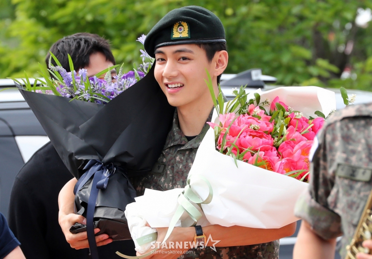 BTS・V、兵役中に467万通の手紙を受け取りファンの愛実感…除隊後は積極的に交流再開 | K-POP | K-HALLYUNEWS