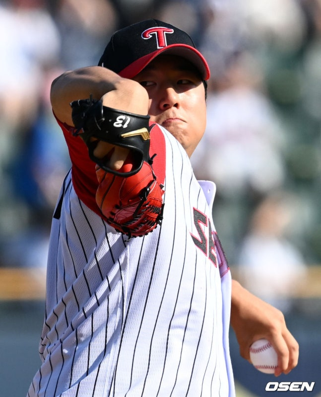 '4회 만에 10득점' LG 화력 폭발! 송승기 토종 다승-ERA 1위 질주... 두산에 13-5 승리 [잠실 현장리뷰] | 스타뉴스