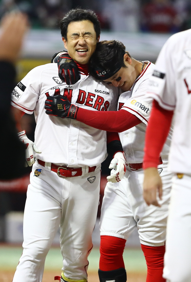 짐승이 인천으로 돌아왔다! 김강민 613일 만에 SSG 1번·중견수 선발 출격... ERA 1·2위 앤더슨-폰세 빅뱅 [인천 현장] | 스타뉴스