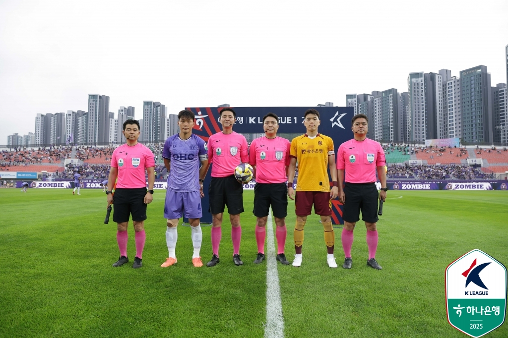 오심 사례 없이 "주심 능력 매우 좋았다" 평가... 벌써부터 우려되는 KFA 심판위원회 'VAR ON' | 스타뉴스