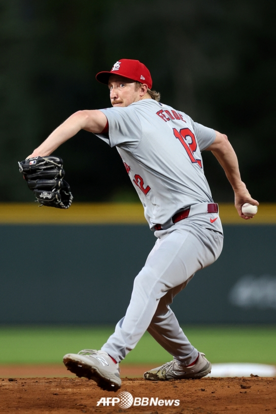 KBO MVP 구사일생, '20G 10패'에도 ML 생존... 어떻게 살아남았나 | 스타뉴스
