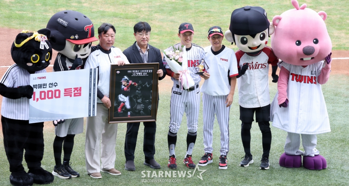 [포토]'1000득점 달성 박해민 KBO시상' | 스타뉴스