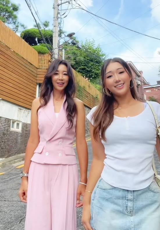 윤종신 고1 딸, 母 전미라 닮아 훌쩍 컸네..169cm 폭풍 성장 | 스타뉴스