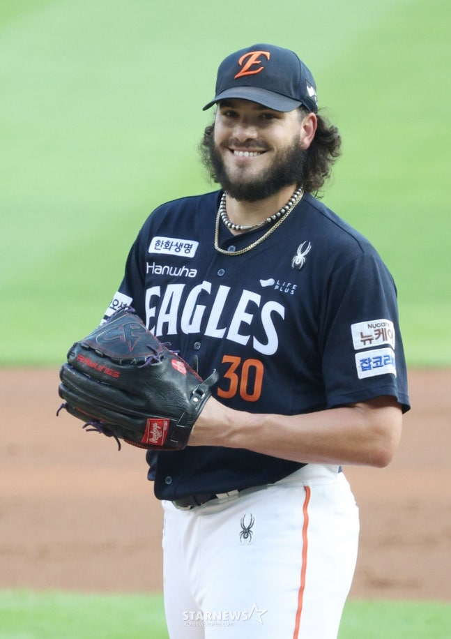 '22일 등판 유력' 폰세 소식에 '18K 대기록 희생양' SSG 화들짝→"예상하고 있었다" 이숭용 쓴웃음 | 스타뉴스