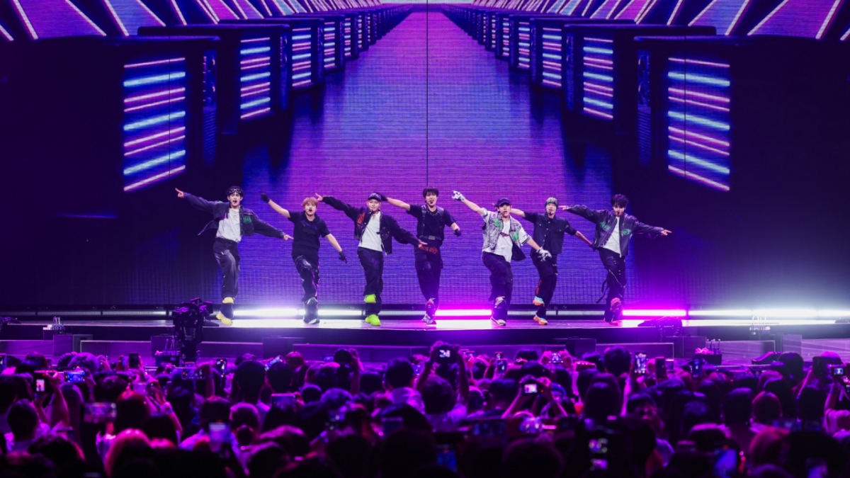 JYP 킥플립, 2025 TIMA 관중 함성 속 'K팝 슈퍼 루키' 입증 | 스타뉴스