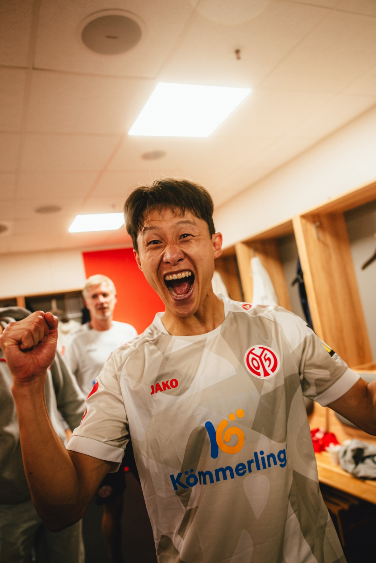 '1골 1도움' 이재성, 마인츠 영웅 됐다! 사상 첫 UECL 본선행 견인... 대역전극 일등공신 등극 | 스타뉴스