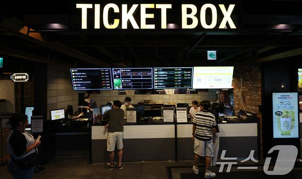 '가을에도 영화 보세요' 문체부, 관람료 6000원 할인권 188만 장 '2차 배포' [Q&A] | 스타뉴스