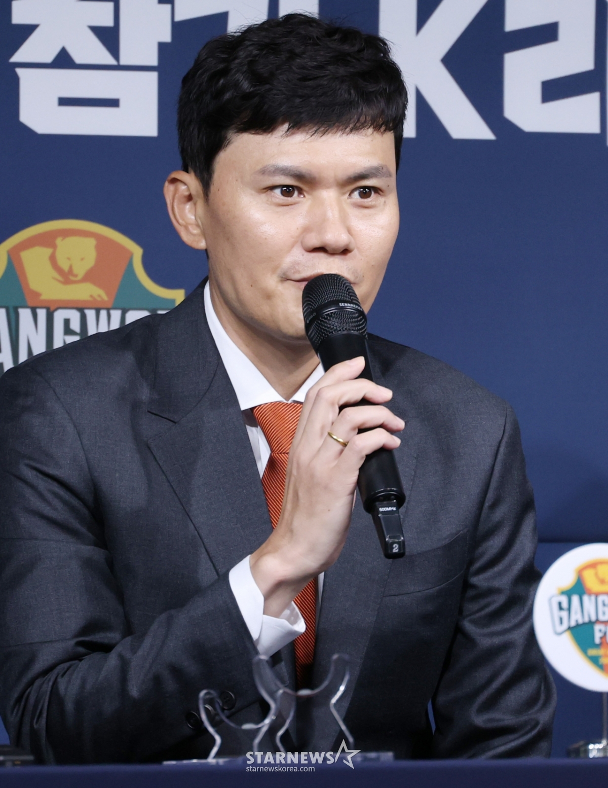 [포토] 정경호 감독 'ACL 첫 출전 설레요' | 스타뉴스