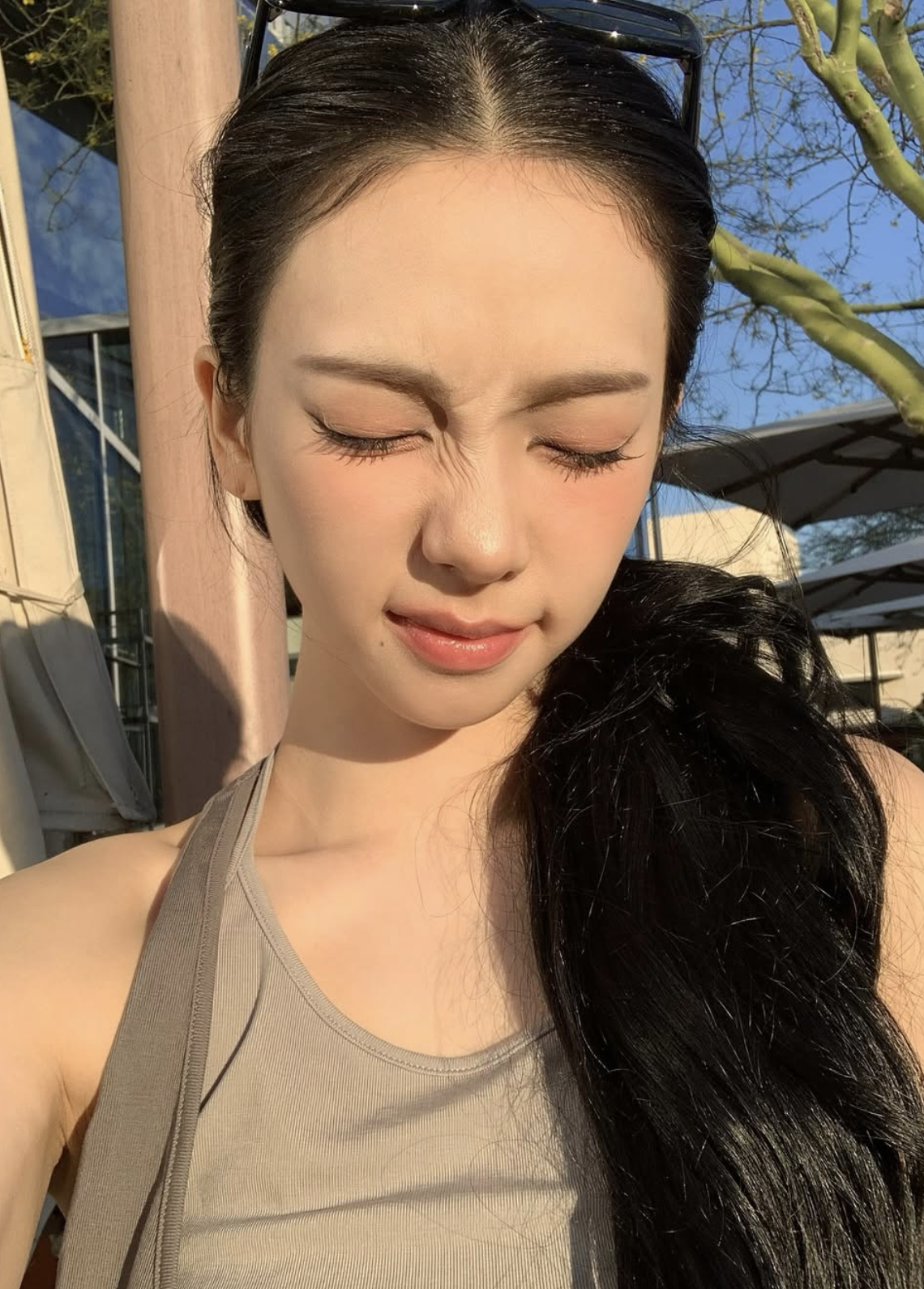 카리나, 얼굴 찌푸려도 굴욕 없는 비주얼..수영장 사진 공개[스타IN★] | 스타뉴스