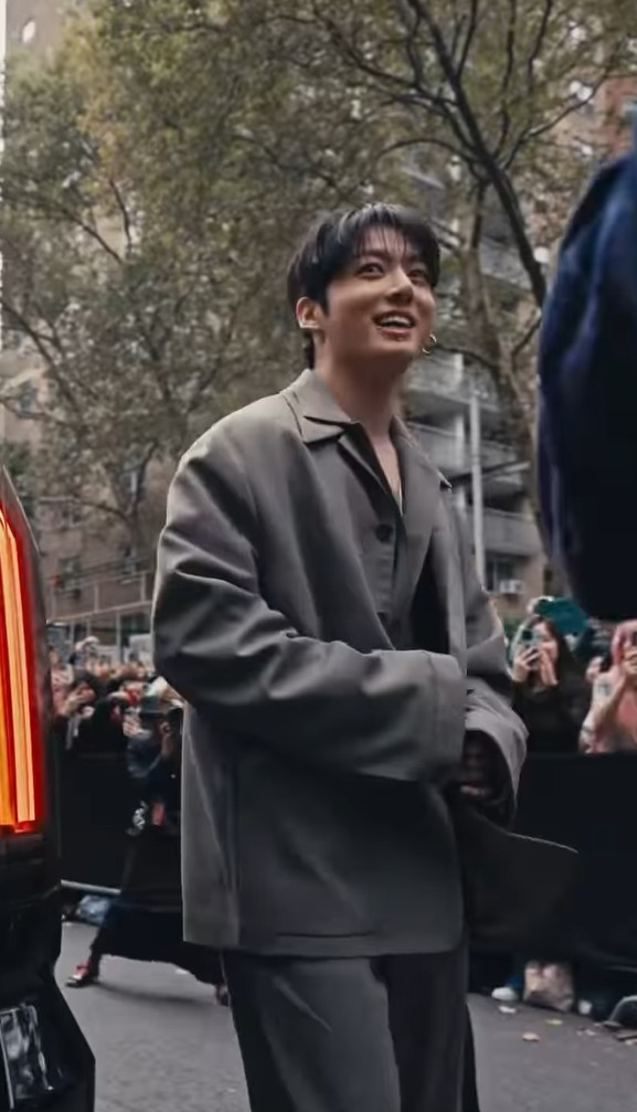 "BTS정국 단한번의 등장으로"CK,6시즌만에 뉴욕패션위크 소셜1위[K-EYES] | 스타뉴스