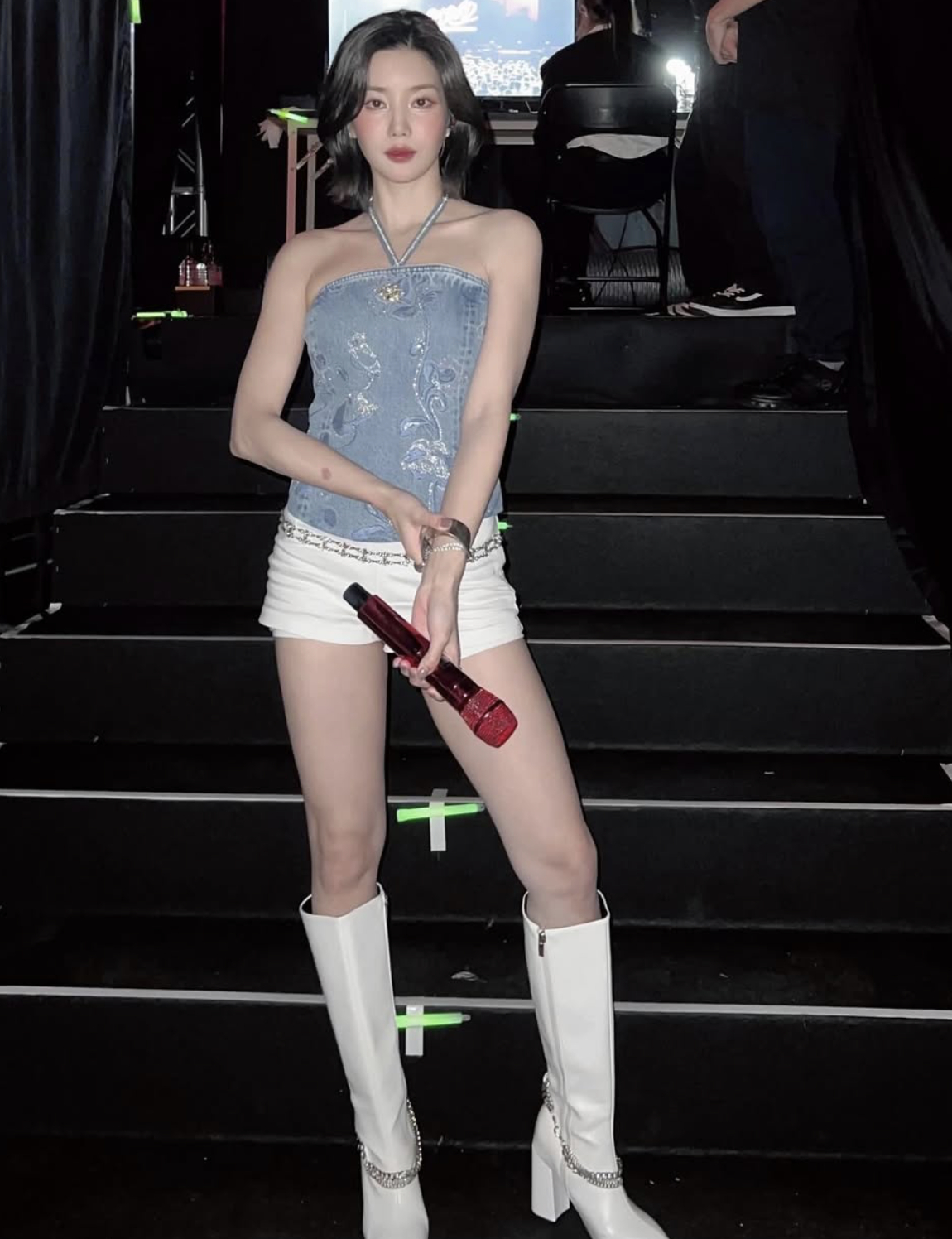 권은비, 44kg 가녀린 체구에 드러난 등라인..물오른 비주얼[스타IN★] | 스타뉴스