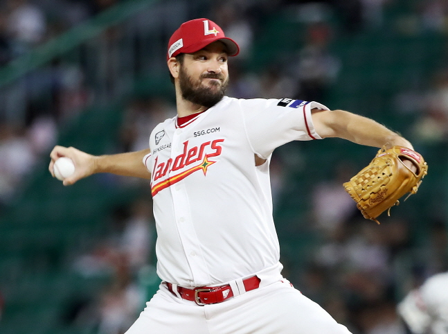 '드디어 폰세 잡았다' SSG 앤더슨, 5K 추가→245K 달성 '1위 등극' [인천 현장] | 스타뉴스