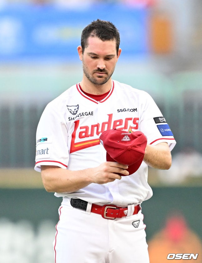 'SSG 초비상' 앤더슨 이탈→선발 운영이 꼬였다, 이숭용 감독 "몇 차전 들어갈지 고민" [인천 현장] | 스타뉴스