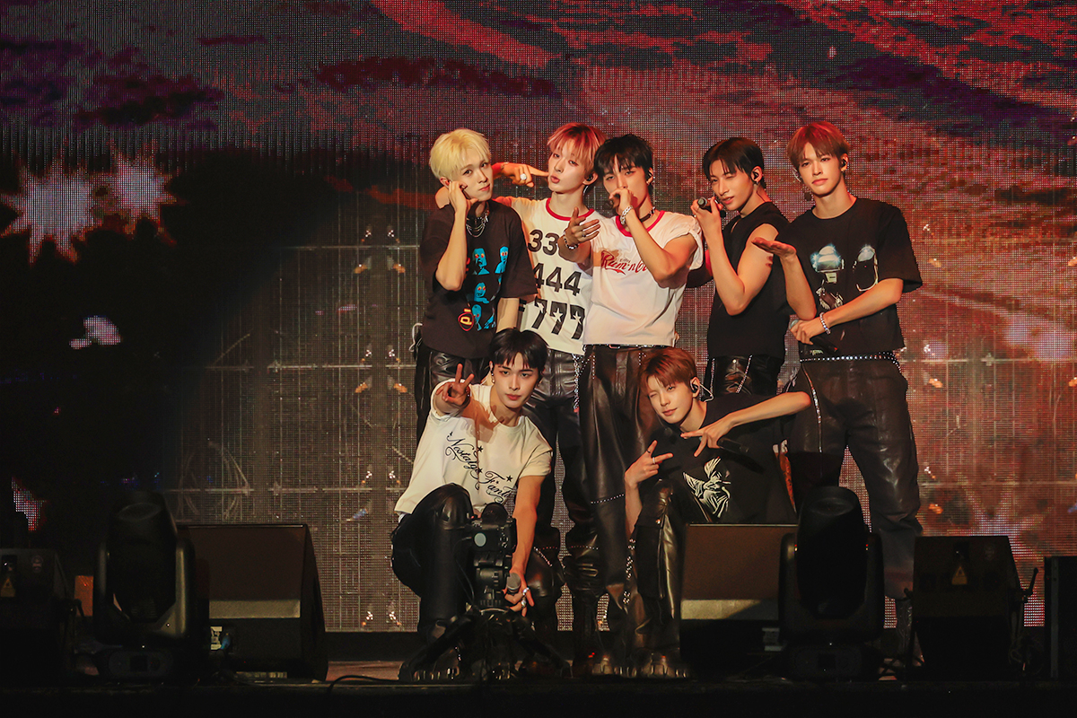 'JYP그룹' NEXZ, 데뷔 첫 국내 단독 콘서트 성료 "NEX2Y와 앞으로도" | 스타뉴스