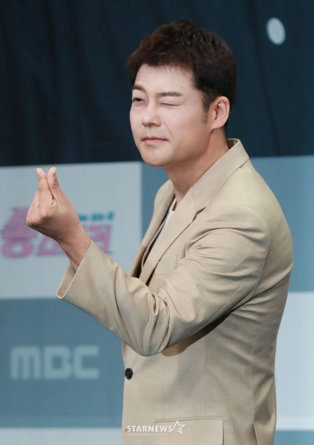 전현무, 대선배 반대 뚫고 KBS 퇴사 결심..김동건 "말렸는데"[데이앤나잇] | 스타뉴스