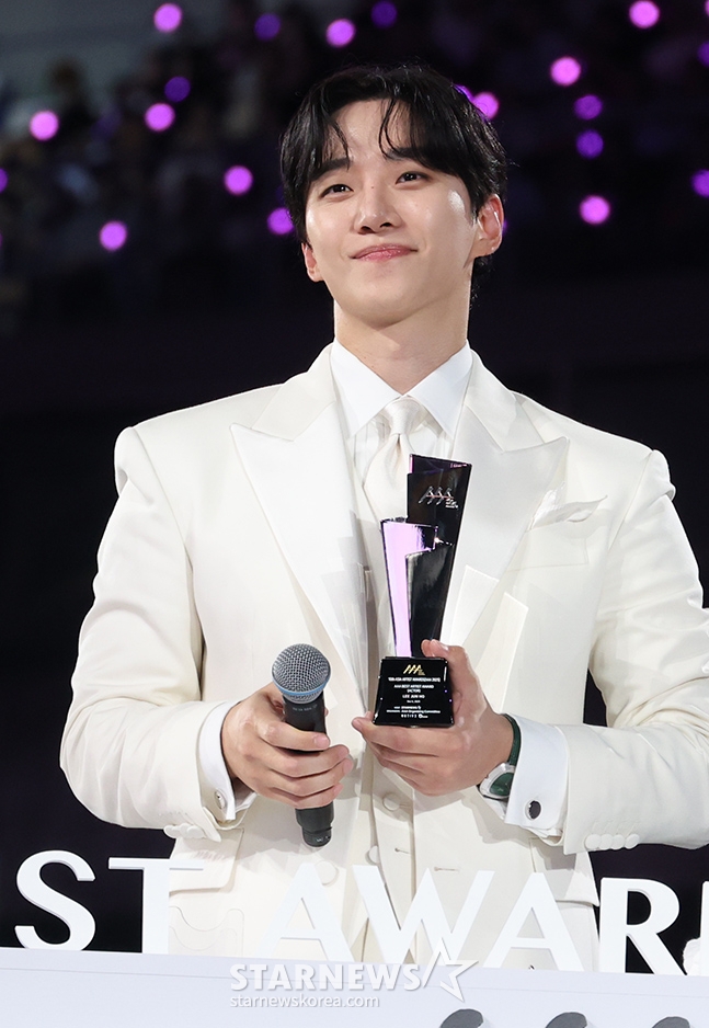 '인기상' 이준호·김혜윤·임영웅·우기·스트레이 키즈·니쥬, 글로벌 인기 입증[10주년 AAA 2025] | 스타뉴스