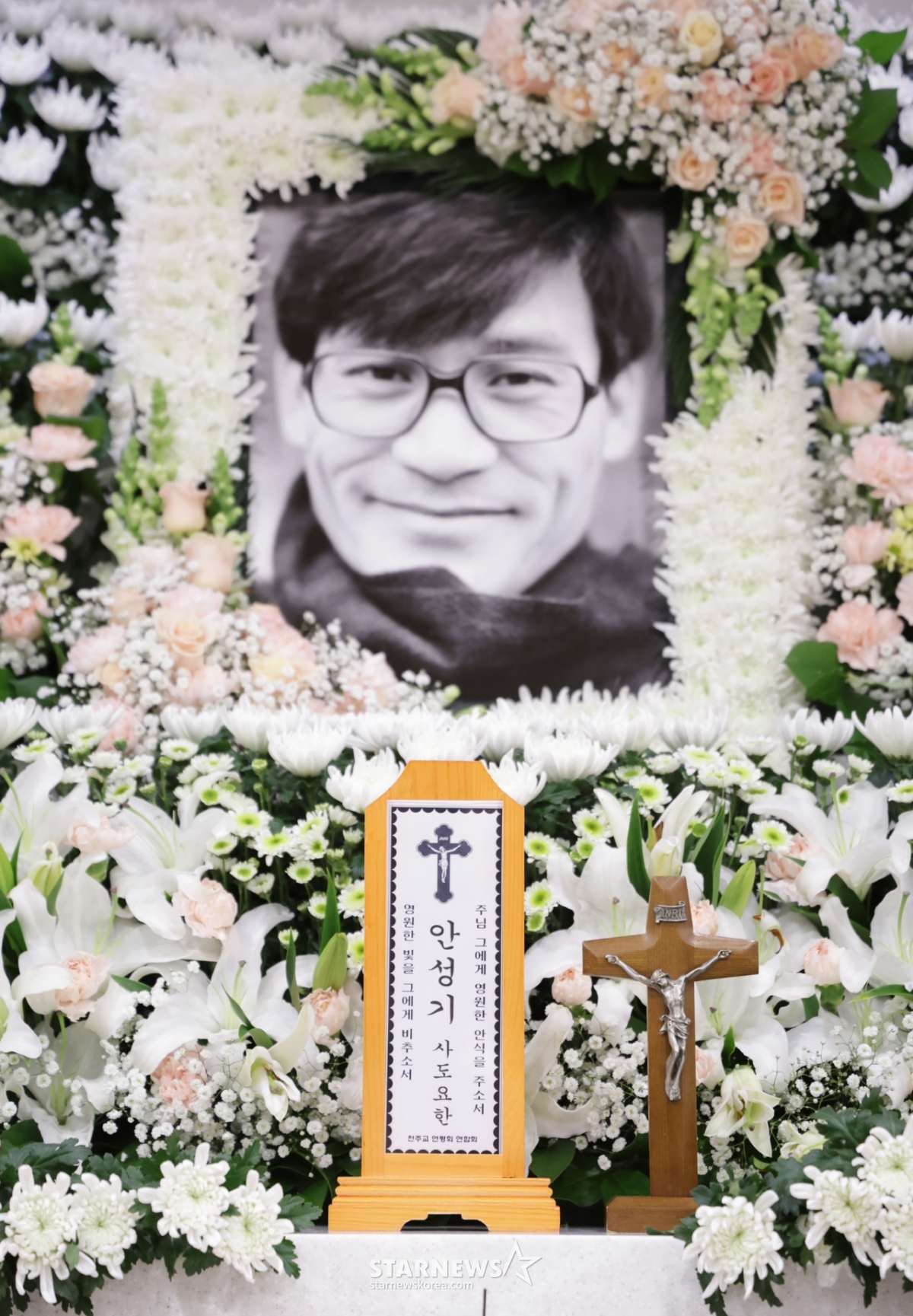 'National actor' Ahn Sung-ki dies after fighting blood cancer...He was ...
