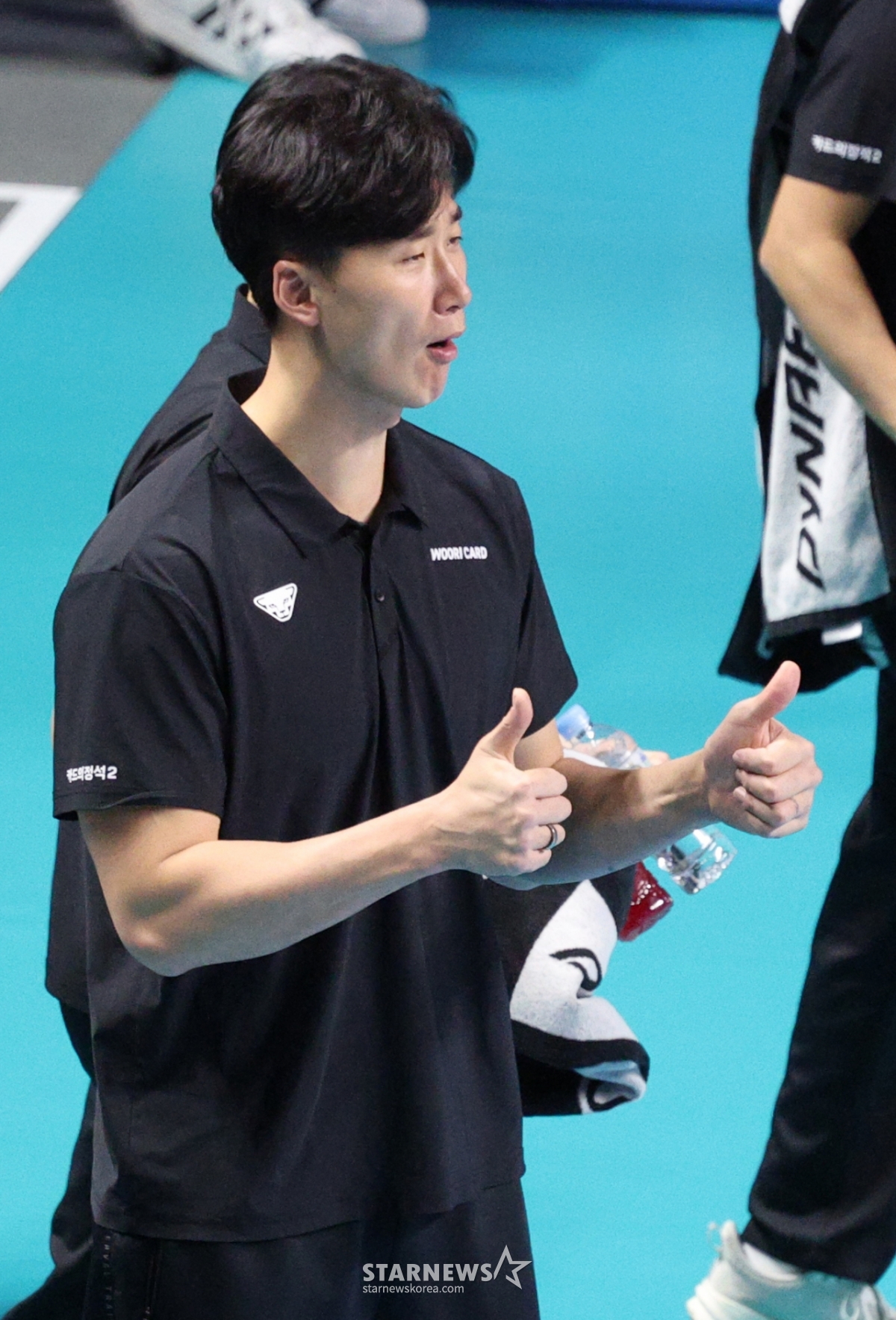 [Photo] Director Park Chulwoo's "Automatically Thumbs Up"