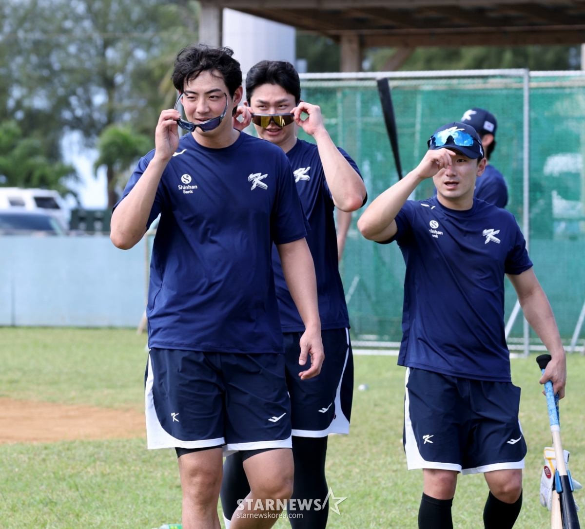 [Photo] "Enjoying going home" by Koo Ja-wook, Shin Min-jae, and Hong ...