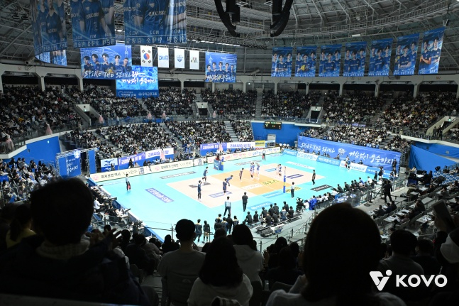 "3510 Jangchung is small?" There are 45,000 people outside of the ...