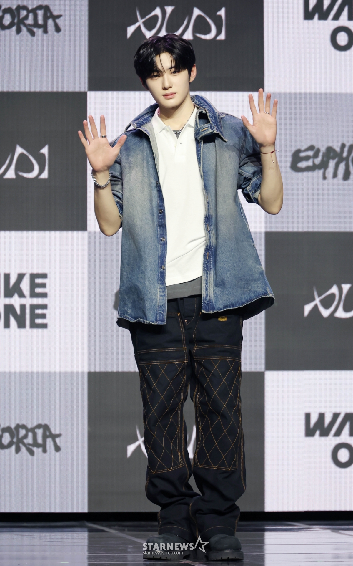 Alpha Drive One's Sanghyun's "Chic Hand Greetings" [★Photo]