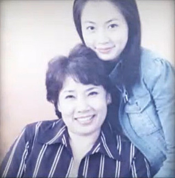 "My eldest daughter, Peekaboo." Ahn Sun-young, to a dementia mother who ...