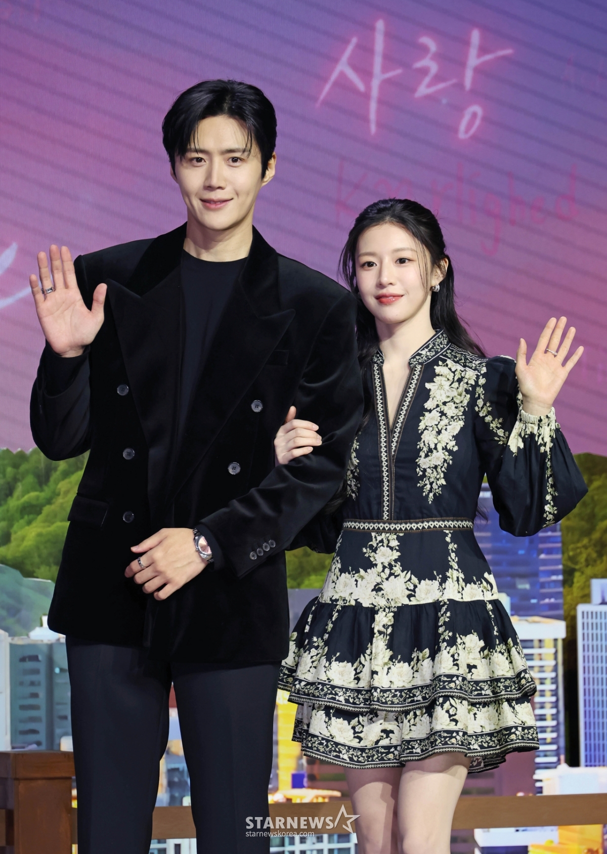 Kim Sun Ho - Go Yoon Jung gửi lời chào đến fan hâm mộ