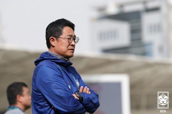 Hàn Quốc bị các thanh niên 19 tuổi trêu chọc bằng xà ngang, tấn công ...