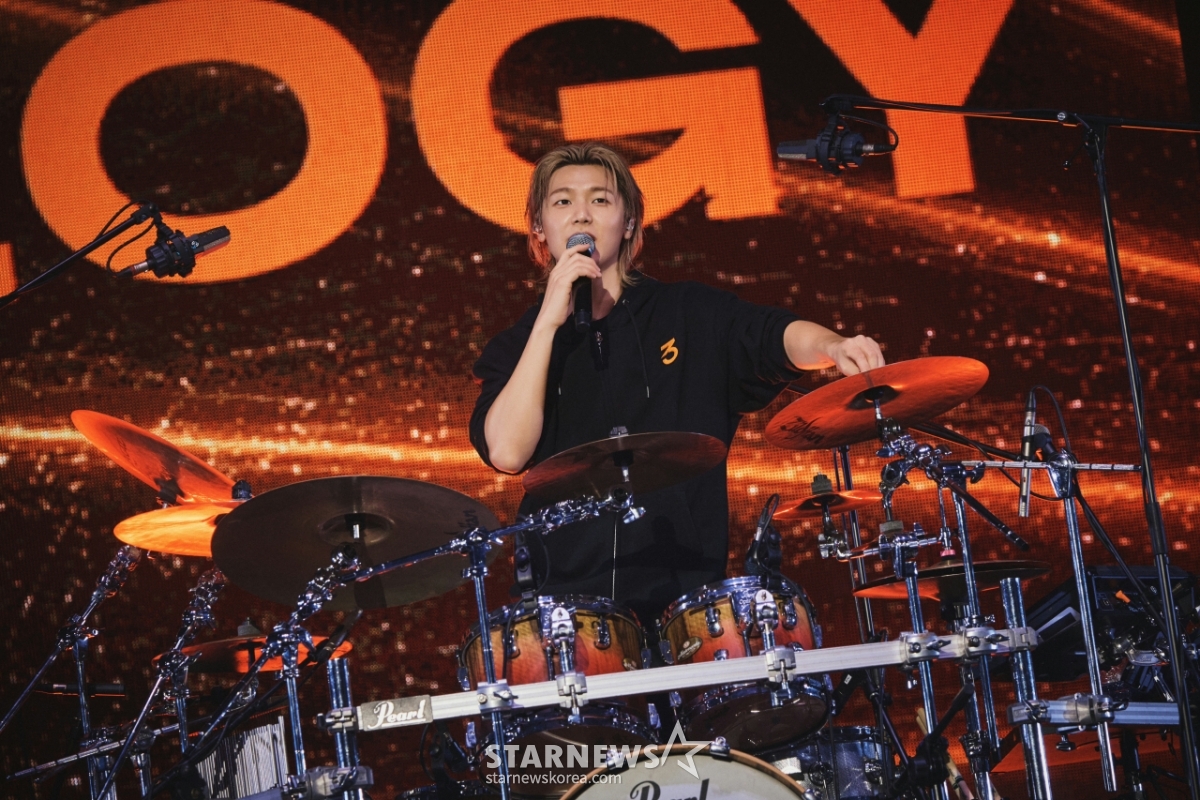 CNBLUE Kang Minhyuk's "Perfect Drummer" [★Photo]