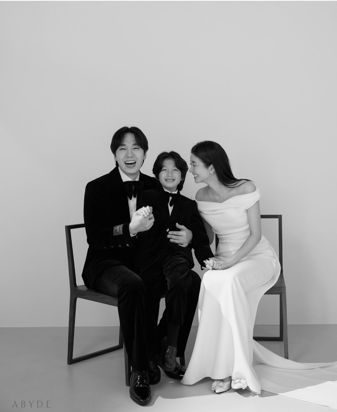 Lee Seok-hoon celebrates his 10th wedding anniversary. Good deeds ...