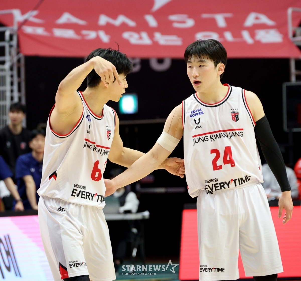 [Photo] "Han Suji Do in Moon Yoo Hyun." Park Ji Hoon