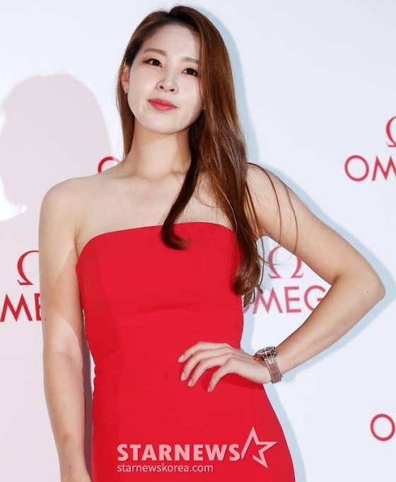 Shin Soo-ji, did you finish meeting with a businessman from ...