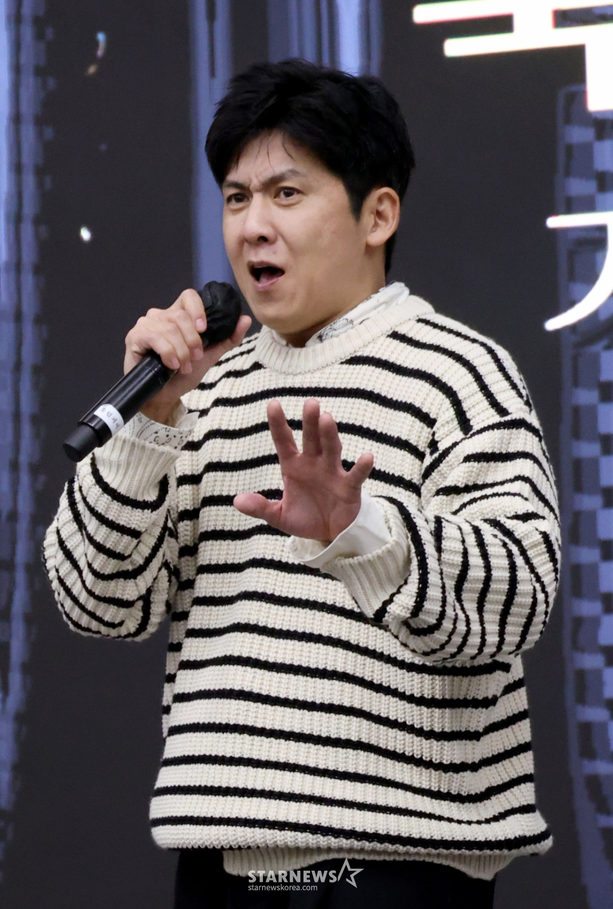 [Photo] Hong Kyungmin. "Kang Man-su-rao in the music industry."