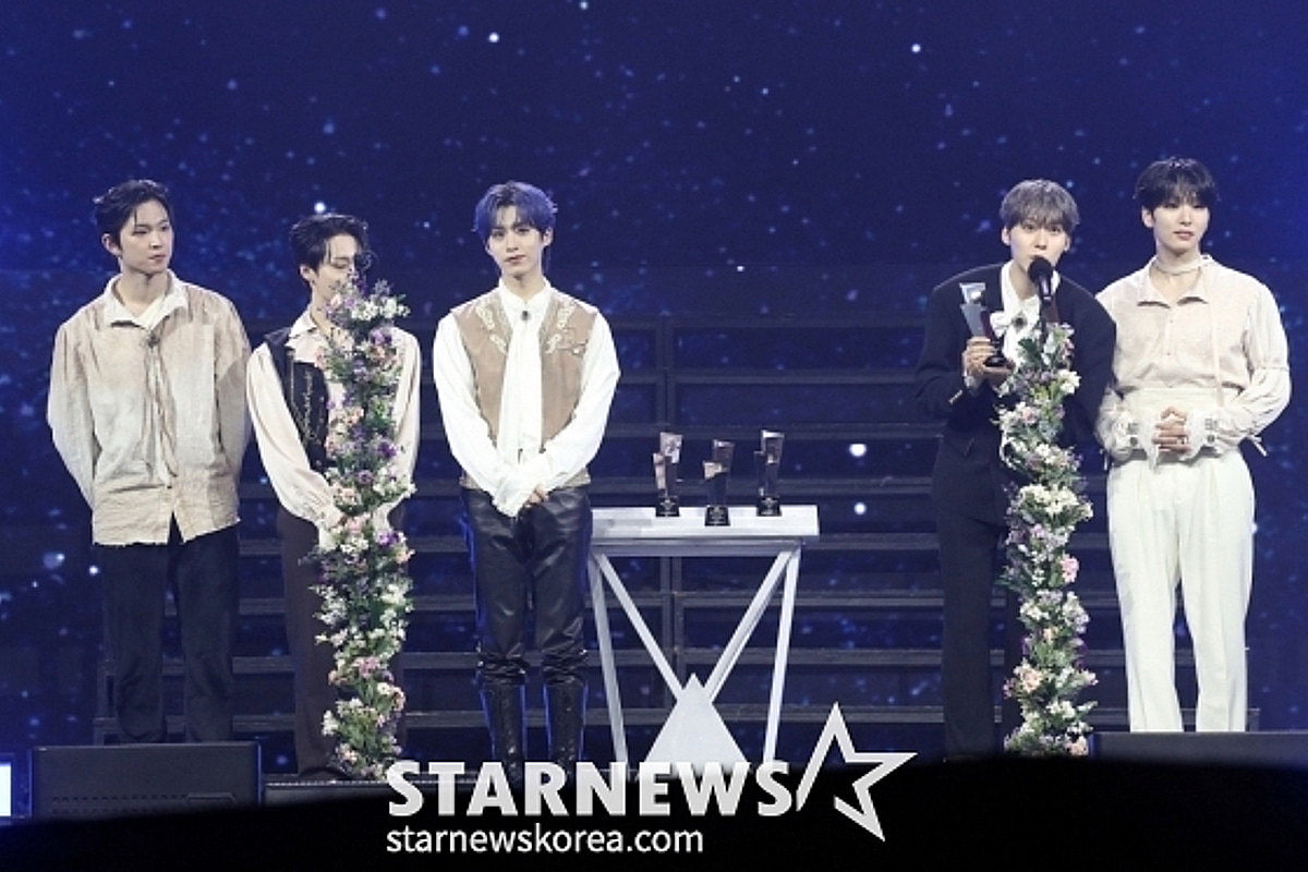 원어스·보이넥스트도어·앤팀, AAA 이모티브상 "값진 상 감사" [2023 AAA] | 스타뉴스