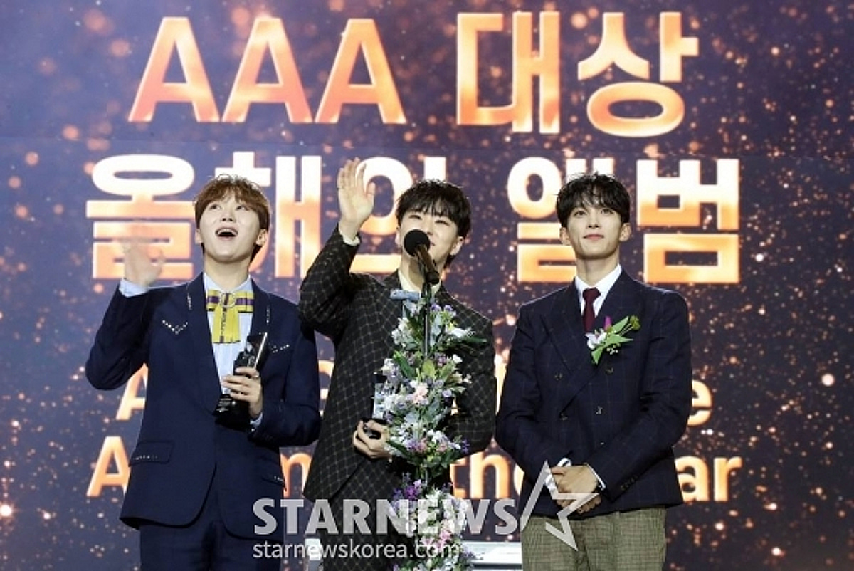 세븐틴, AAA 올해의 앨범상 수상 "캐럿, 우지 사랑한다!" [2023 AAA] | 스타뉴스