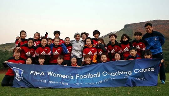KFA, 女코치들 대상 'FIFA 여성지도자' 특별교육 실시 | 스타뉴스