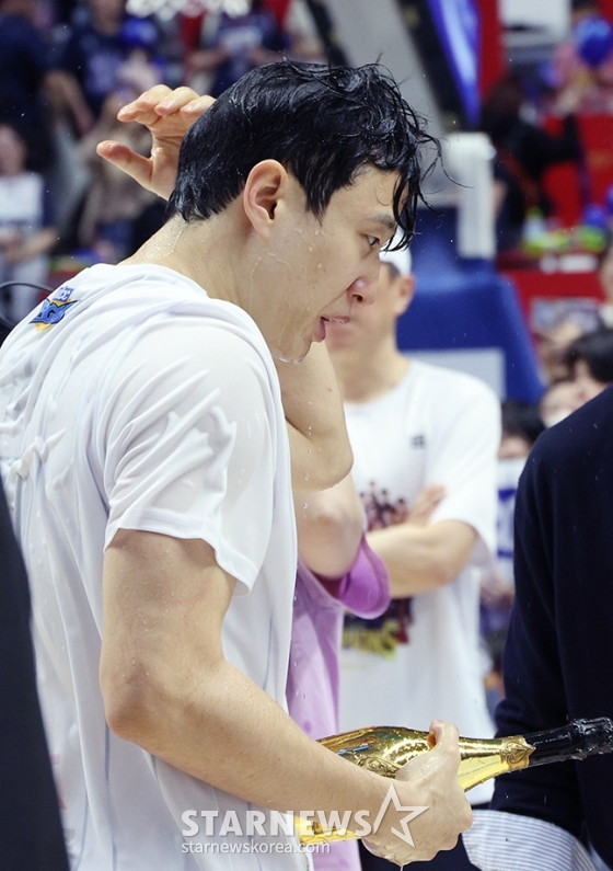 [포토] 허웅 '흠뻑 젖은 채 훈이 생각' | 스타뉴스