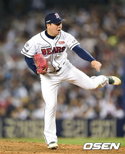 [PO4] '두산 가을의 수호신' 이현승, 'PS 4G-ERA 0'… '난공불락' | 스타뉴스