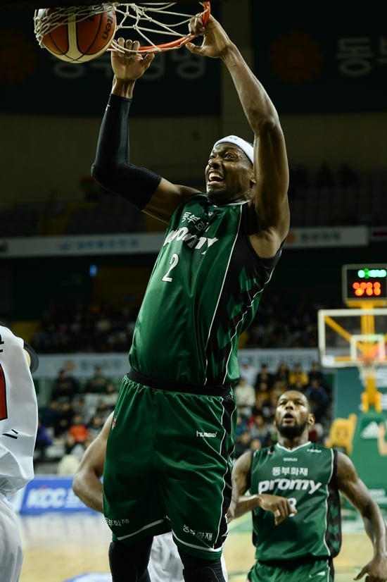 '벤슨 19P 18Reb' 동부, KGC 4연승 저지 성공 | 스타뉴스