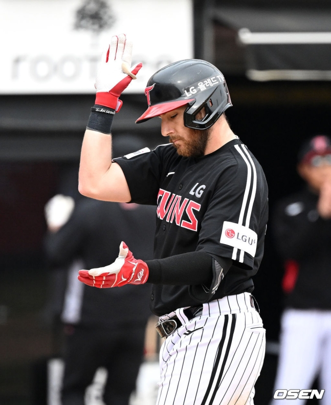 LG 새 외인도 지켜본 WBC 오타니vs트라웃 "그보다 더한 엔딩이 있을까" | 스타뉴스
