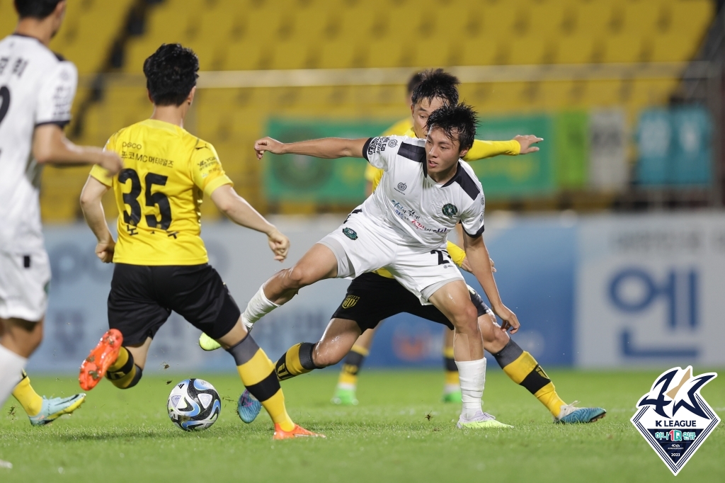 [K리그2 22R] ‘수비 와르르’ 안산, 전남에 2-5 완패…12위 유지 | 스타뉴스