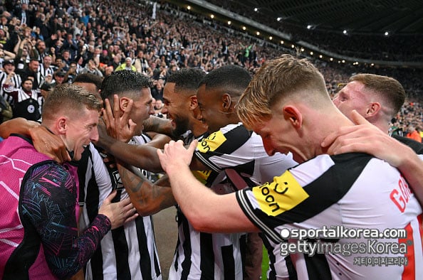 '꿈은 이루어진다' 뉴캐슬, 21년 만에 돌아온 UCL에서 프랑스 최강 PSG 4-1로 격파 | 스타뉴스