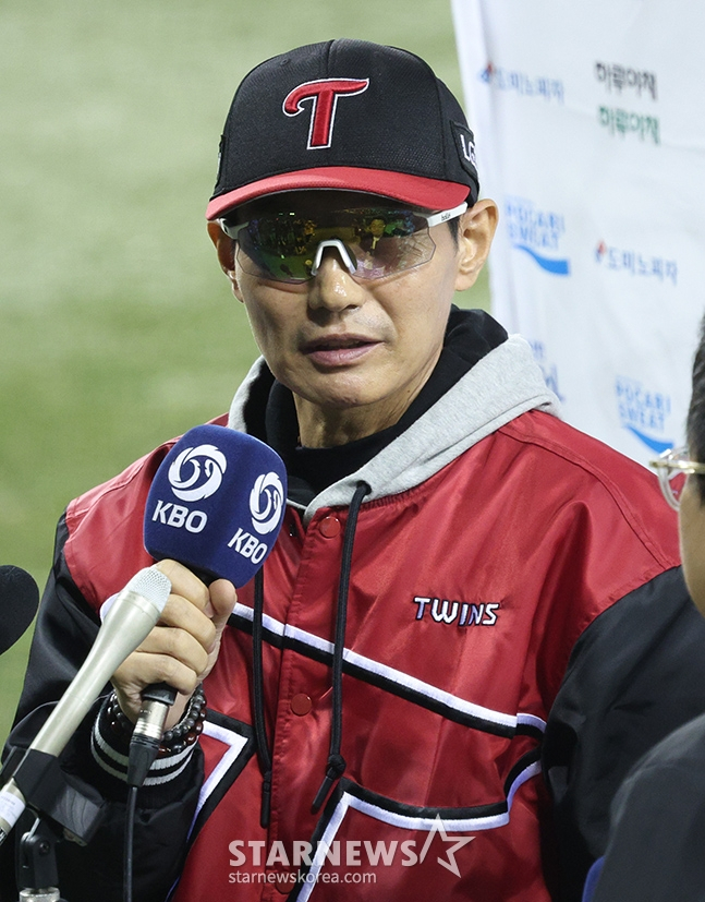 '60구 SV 초강수' 대성공→LG 염갈량의 치밀한 계산 있어서 가능했다 "기상청 믿는다..." [PO3 현장] | 스타뉴스