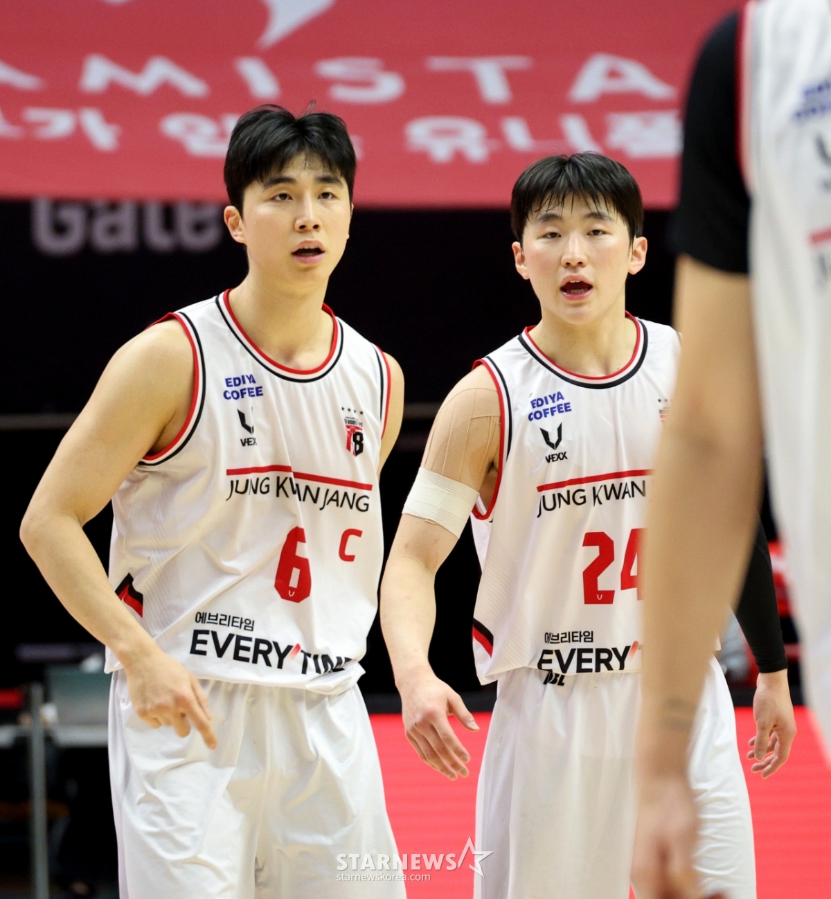 [Photo] "Han Suji Do in Moon Yoo Hyun." Park Ji Hoon