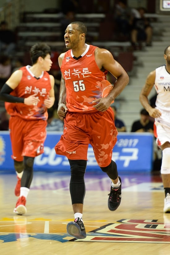 '사이먼 33점' KGC, 모비스 꺾고 4강 PO 기선제압 | 스타뉴스