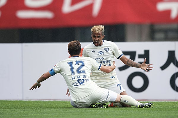 '포항 4연승 주역‘ 완델손, K리그1 12R MVP… K리그2 이정협 | 스타뉴스