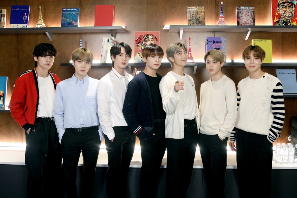 방탄소년단, 'CONNECT, BTS' 英 공개..미술계도 집중 | 스타뉴스