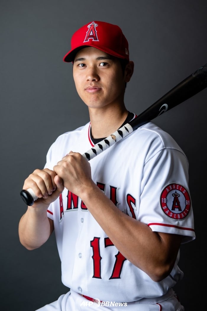 '엄마를 꼭 닮았네!' 오타니, 꼬마둥이 시절 모습 공개 | 스타뉴스