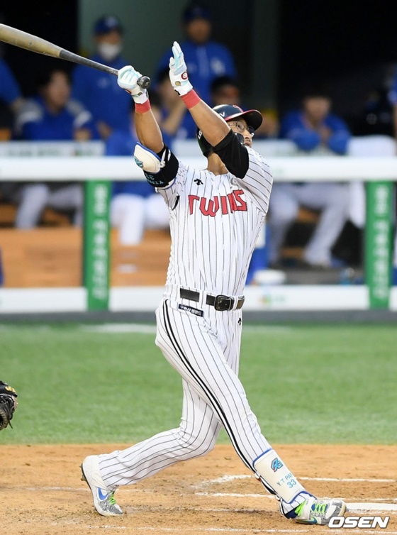 '또 대기록 앞둔' 박용택, 2G 더 뛰면 KBO 통산 최다 출장 신기록 | 스타뉴스