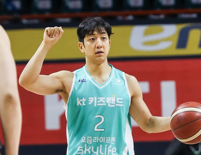 겹경사 맞은 허훈, 올스타 팬투표 1위 이어 3R MVP 선정 | 스타뉴스